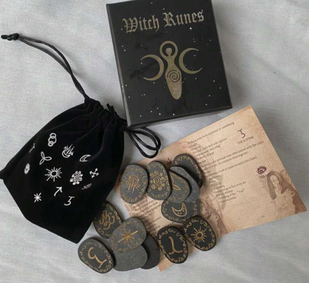 Wooden Rune Set – Crooked Roots